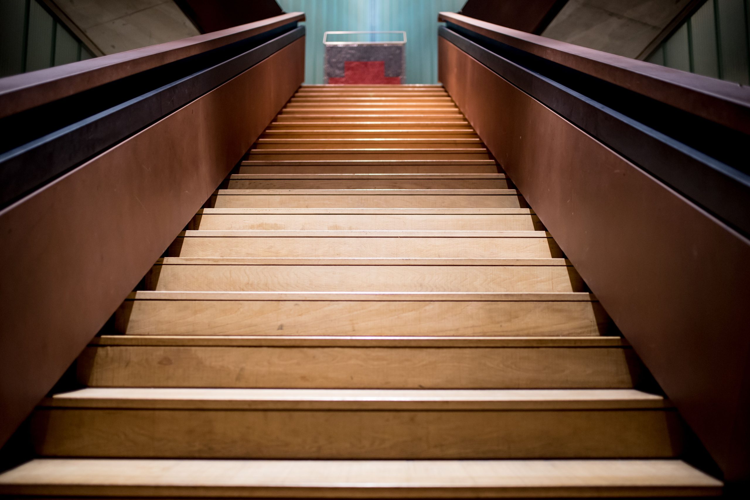 Custom Commercial Stairs: Redefining Corporate AestheticsPlanet Stairs ...
